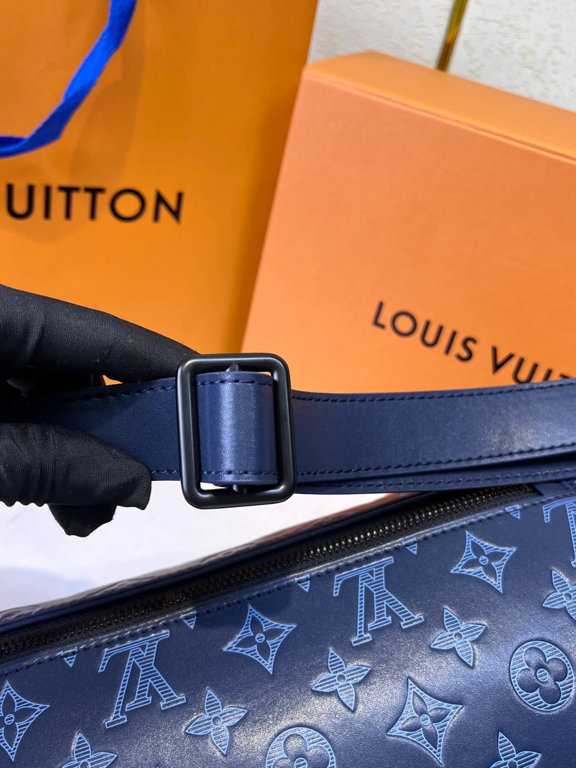 Louis Vuitton Discovery Bumbag PM Monogram Shadow Navy Blue For Men, Men's Belt Bags 17.3in/44cm ...