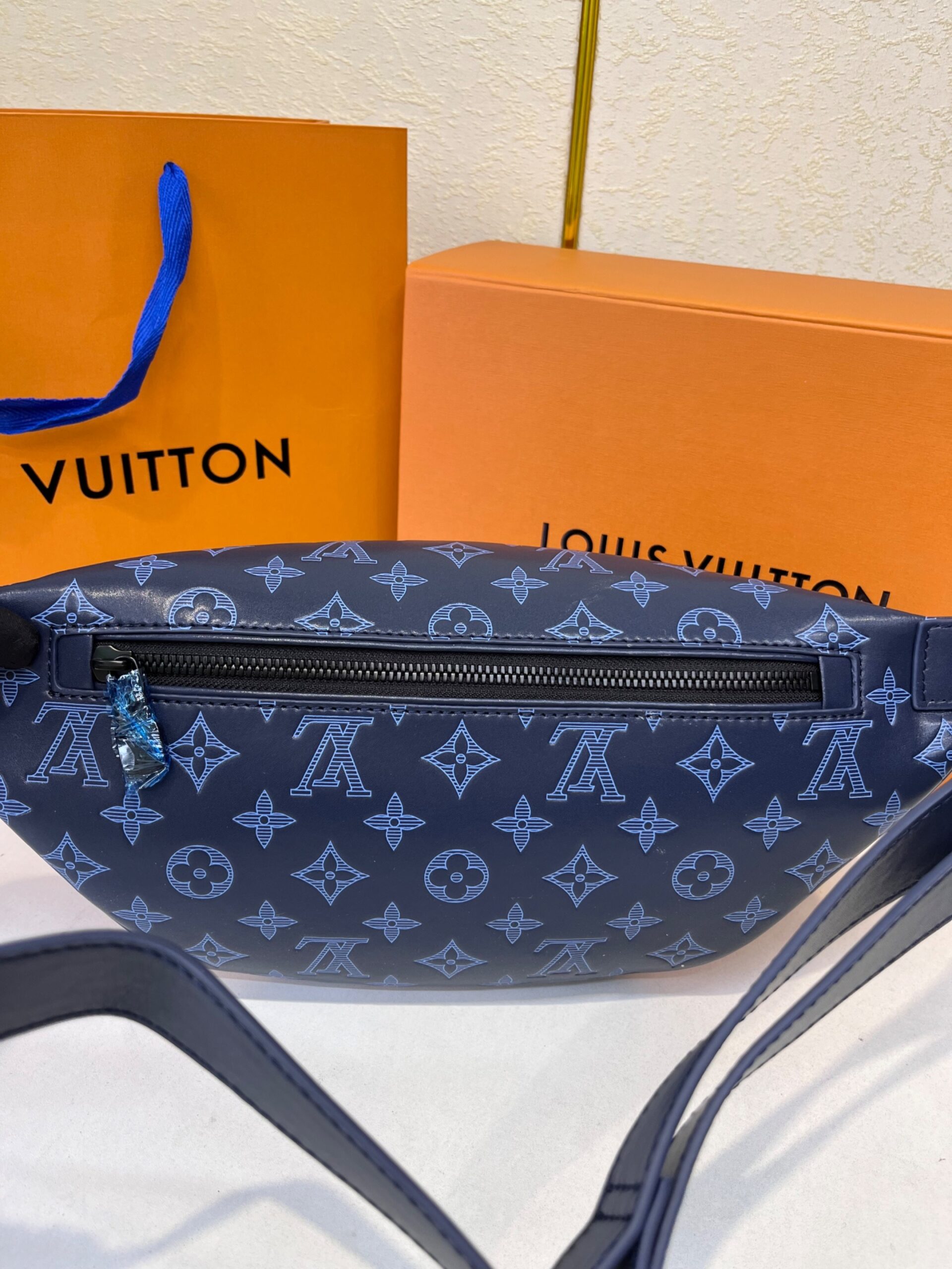 Louis Vuitton Discovery Bumbag PM Monogram Shadow Navy Blue For Men, Men's Belt Bags 17.3in/44cm ...